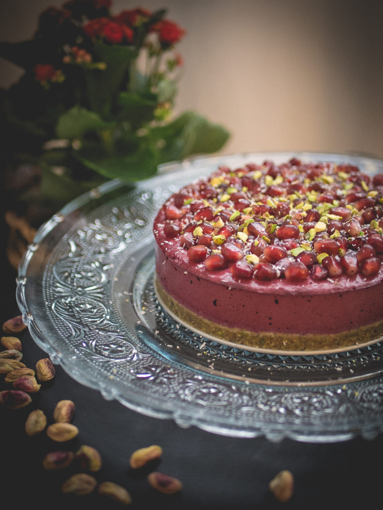 Entremets aux Fruits Rouges Pistaches Noix de Coco & Grenade | NOYAU ...
