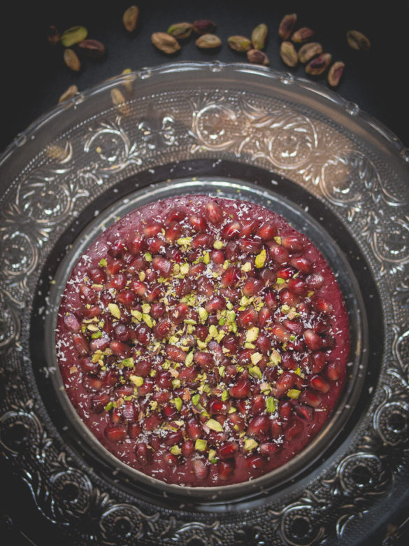 Entremets aux Fruits Rouges Pistaches Noix de Coco & Grenade | NOYAU ...